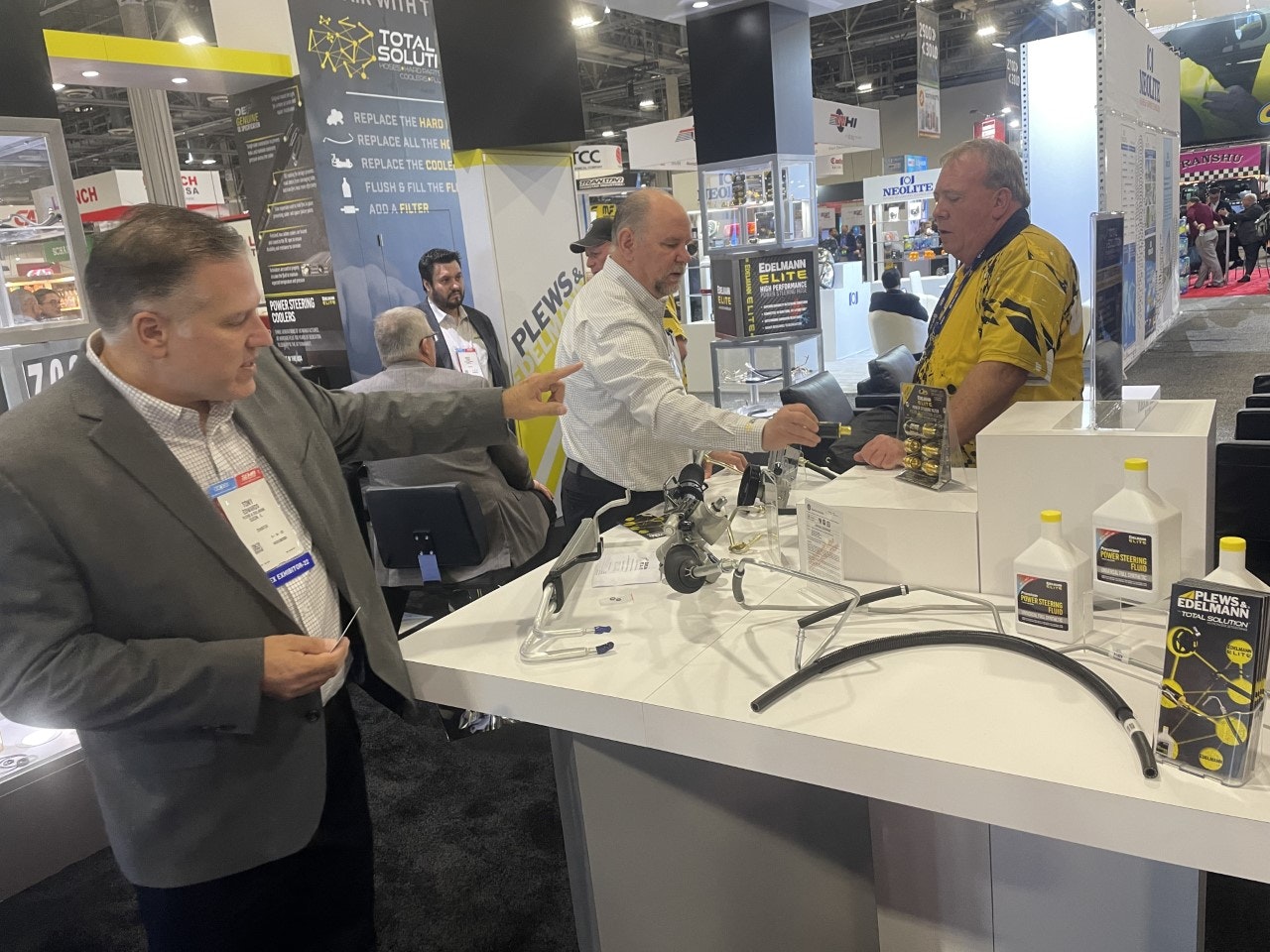 Plews & Edelmann Display Edelmann Elite | Auto Service Professional