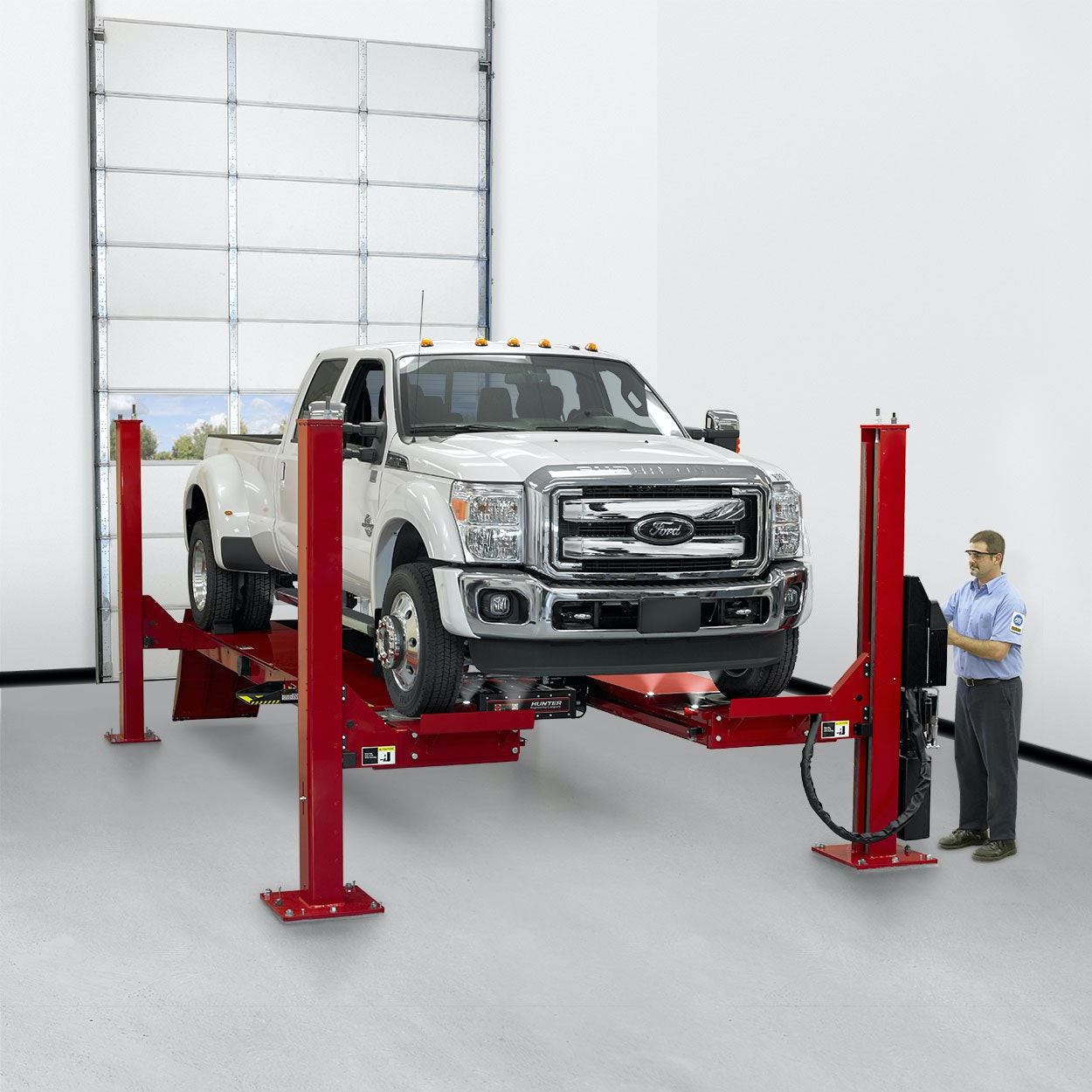 Hunter Equips Four-post Lift With Extra-wide Runways | 2015-10-05 ...